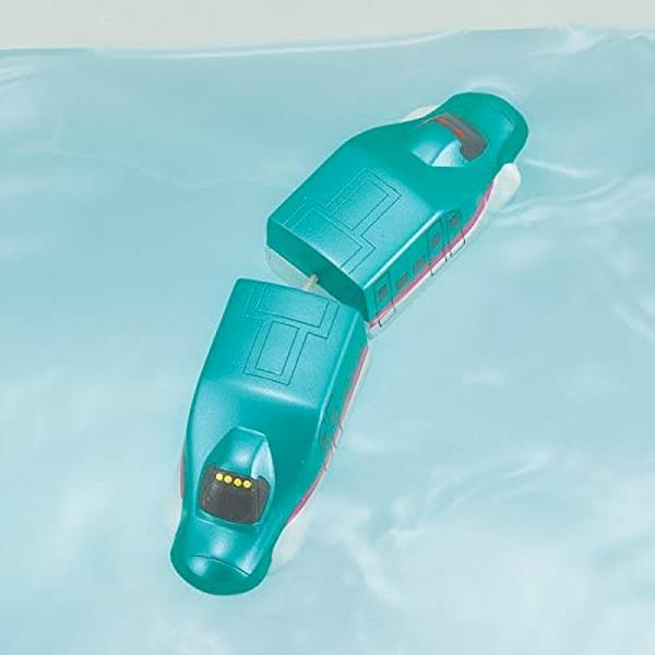 おふろでもおへやでも遊べる水陸両用のE5系新幹線はやぶさです。2両のボディを両手でひっぱると、おふろではプカプカ進み、おへやではビューンと走ります。 ★セット内容本体★対象年齢1.5歳以上 ※掲載画像はすべてサンプルです。商品改良により実際...