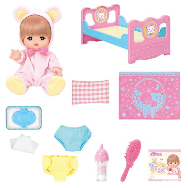 はじめてのメルちゃんに出会うお子様にぴったりのセット。メルちゃんはかわいいくまさんのベビーオールを着ています。たのしいお世話グッズがいっぱい！「ミルク」「おねんね」「おむつがえ」などのお世話あそびが楽しめます。セット内容：メルちゃん、ベビー...