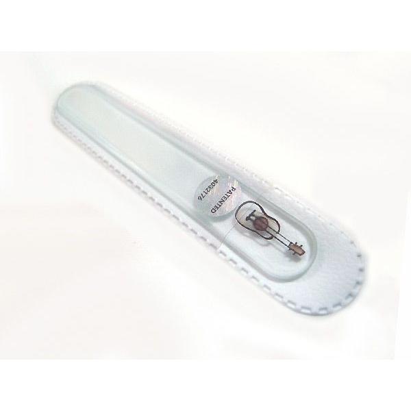 「ボヘミア・クリスタル」で全世界に誇るチェコガラス。本商品はチェコ共和国で作られる「ブラジェク・ガラス爪やすり」です。普通のガラスの約４倍の硬さの強化耐熱ガラスで加工されるブラジェク・ガラス爪やすりは何十年使ってもその機能が衰えることなくき...