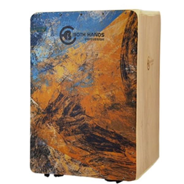 伝統的な音色を再現したROSE Plus Cajon。ROSE シリーズよりも一回り大きくなった、ROSE Plus。サイズが大きい分、低音の鳴りがよりふくよかになっております。調整可能なワイヤータイプを採用しています。4本に張られた弦(響...
