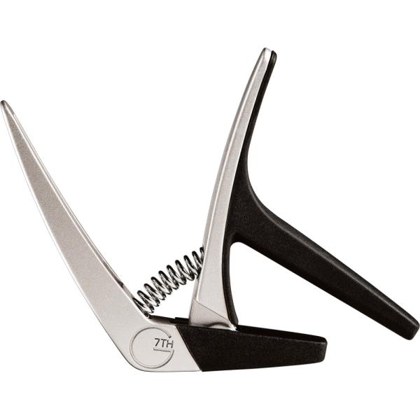 「G7th Nashville Capo」のラインナップにウクレレ用が加わりました。 重量は約24グラム。 シンプルな操作で着脱ができ、弦をタイトにホールド。ウクレレ(4弦)用