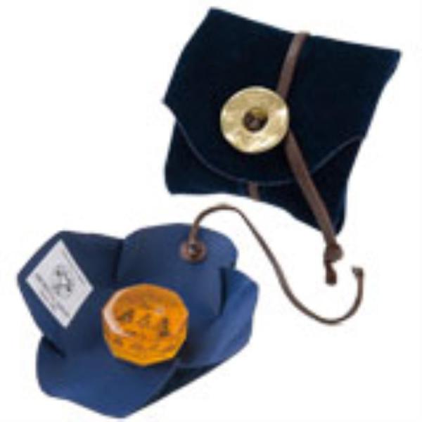 松脂の飛散が少なく、しっかりとした引っかかりと艶やかで深みのある音色が魅力。原産国：日本