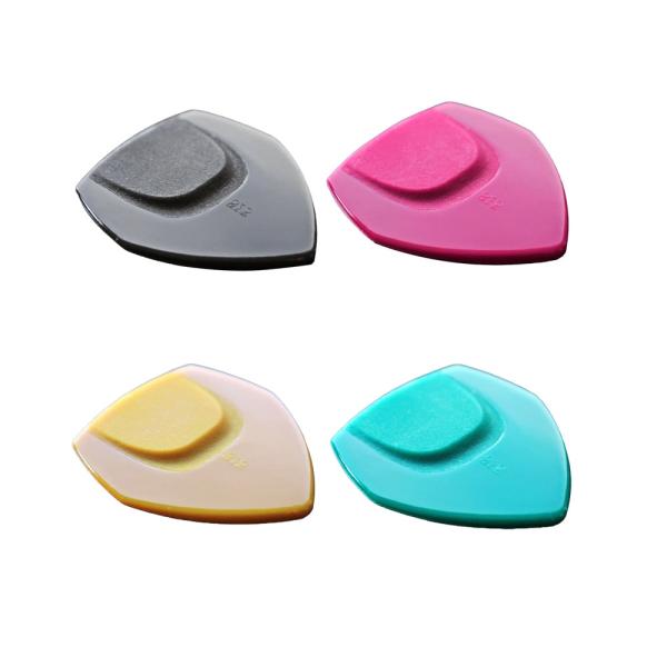 1/100mmの精度を追求する 妥協を許さないジャーマンテクノロジーがギターピックを変えた!ギタープレイやサウンドにも革新をもたらす先進的ギターピック日本上陸！中央の隆起した台地のようなエリアによって、より質量が追加され、より太くて充実した...