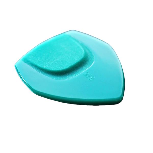 1/100mmの精度を追求する 妥協を許さないジャーマンテクノロジーがギターピックを変えた!ギタープレイやサウンドにも革新をもたらす先進的ギターピック日本上陸！中央の隆起した台地のようなエリアによって、より質量が追加され、より太くて充実した...