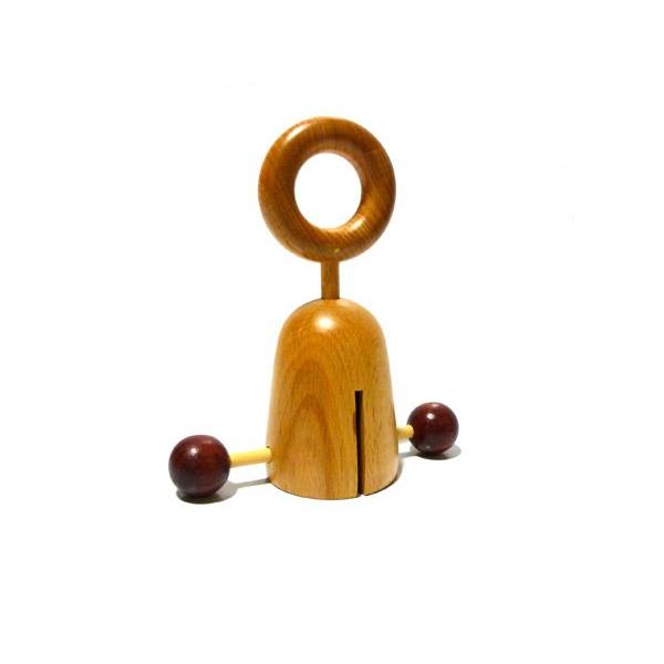 天然木のやさしい音を奏でる「ウッドブロック」 元々は、木魚を楽器に作り変えたもので、空洞と割れ目を入れることで、 叩くと乾いた音を出す楽器です。 バチを本体にくっつけたので、前後左右に振ると、バチがぶつかり、 音を立てます。 「ガラガラ」の...