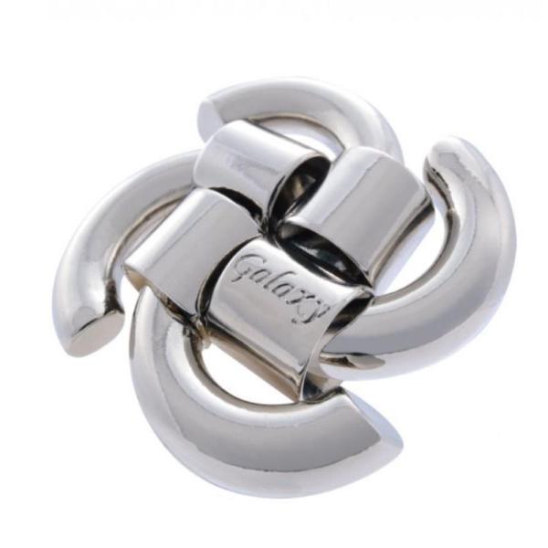 互いに絡み合ったピースが自由にスルスルと動き、渦に吸い込まれてしまいそうな動きに魅了される。デザインはアメリカのパズル作家Bram Cohen。2013年「世界パズルデザインコンペティション」Jury Honorable Mention(佳...