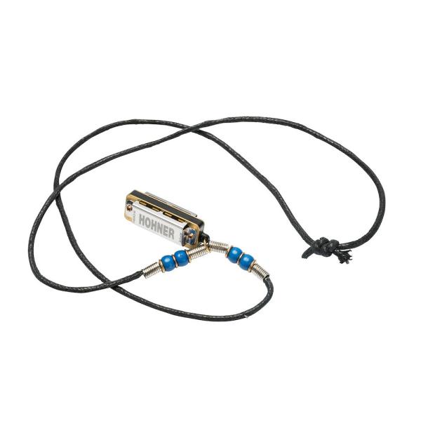 ネックレスタイプのミニチュアハーモニカ。　完全1オクターブのダイアトニックスケールが演奏できる、れっきとした”楽器”です。　好みにより5つのビーズ色からお選びいただけます。　楽器好きなかたへのプレゼントにも最適。　カラー：Black / L...