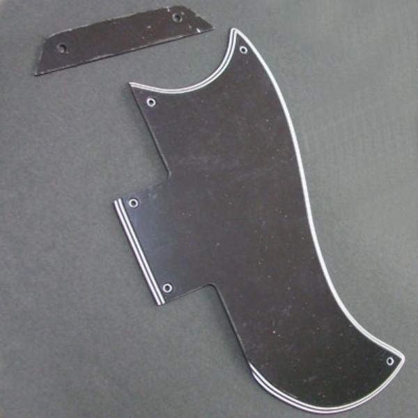 オリジナルから型取りしたピックガードとテノンのセットです。60年代初期の個体に適合します。