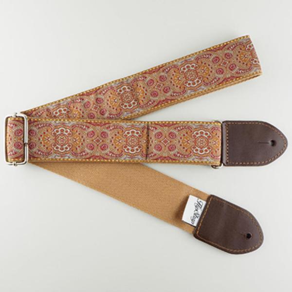 ヴィンテージテイストのジャガード織りの表生地、メタルパーツ、本革のスモールタブ、Dupont製のナイロンバックといった70年代当時のミュージシャン達が愛用していたスペックを再現しました。エレキギター、ベースのみならず、アコースティックギター...