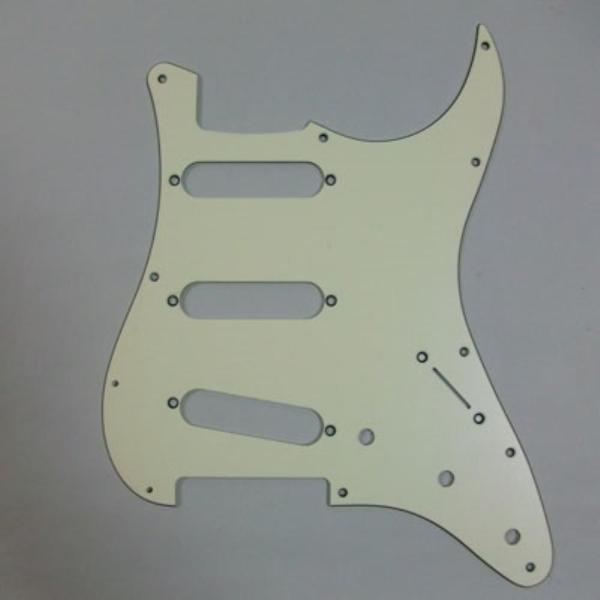 現行Fender U.S.A.に適合するリプレイスメント・ピックガードです。 Made in Japan. ※画像はJapan用とさせて頂いております。