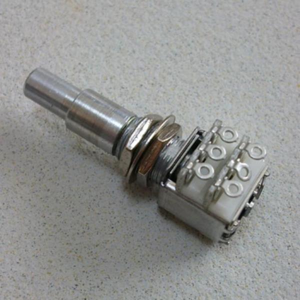 便利な定数の2軸2連ポットです。センタークリックはありません。シャフトの直径は、下が8ミリ、上が6ミリとなっております。専用ノブはコチラ・ Dual pot knob set Black・ Dual pot knob set Gold・ D...