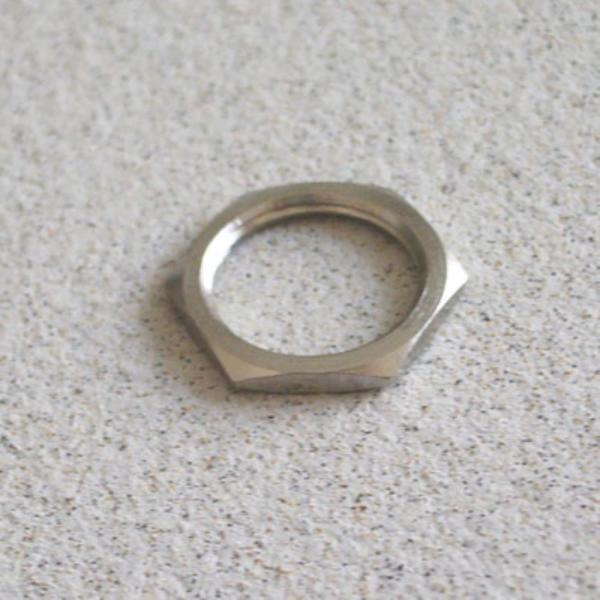 スイッチクラフト製トグルスイッチ用の純正六角ナットです。首の長いショートトグル、4 conductors endpin (Fishman純正にももちろん使用可能）の調整に有効です。