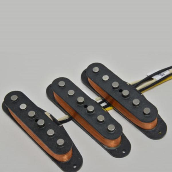 “1956"より野太い、SRVの様な雰囲気を狙っております。レスポンスの良さ、再現力は、弊社シングルコイルの定番です。ミドルは、RW/RP (逆巻、逆磁）となっております。■　Exact replicas of early 1960's S...