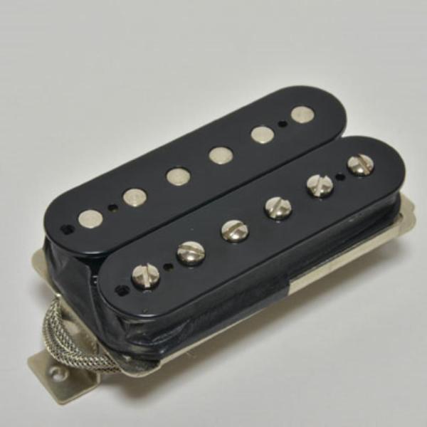 星の数ほどあるPAFコピーとは一味違う、枯れながらも艶のある出音を追求しました。イメージは、P.コゾフのレスポールのサウンド。弾き手も聞き手もピッキング・ニュアンスがはっきりと感じとれることでしょう。マグネットには、ラフキャストのアルニコ2...