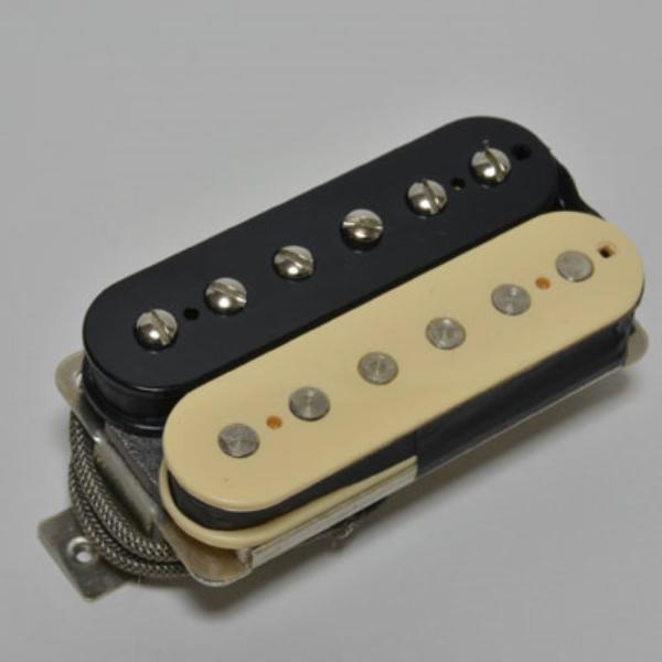 星の数ほどあるPAFコピーとは一味違う、枯れながらも艶のある出音を追求しました。イメージは、P.コゾフのレスポールのサウンド。弾き手も聞き手もピッキング・ニュアンスがはっきりと感じとれることでしょう。マグネットには、ラフキャストのアルニコ2...