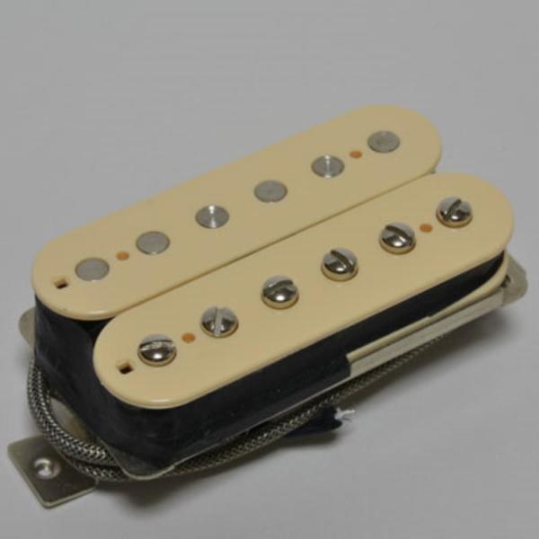 星の数ほどあるPAFコピーとは一味違う、枯れながらも艶のある出音を追求しました。イメージは、P.コゾフのレスポールのサウンド。弾き手も聞き手もピッキング・ニュアンスがはっきりと感じとれることでしょう。マグネットには、ラフキャストのアルニコ2...