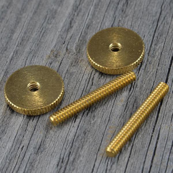 1950年代のGibson ABR-1用サムナット、スタッドのセットです。厚み、ローレットとも数点のオリジナルから採寸した逸品です。サムナットはブラス、スタッドはスチール、ネジはすべてインチサイズとなっております。