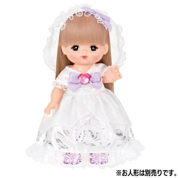 豪華なシルパープリントとレースがいっぱいのホワイトドレス。ベールもかわいくて、ときめいちゃう！セット内容：ベール、ドレス、くつ対象年齢：3歳以上