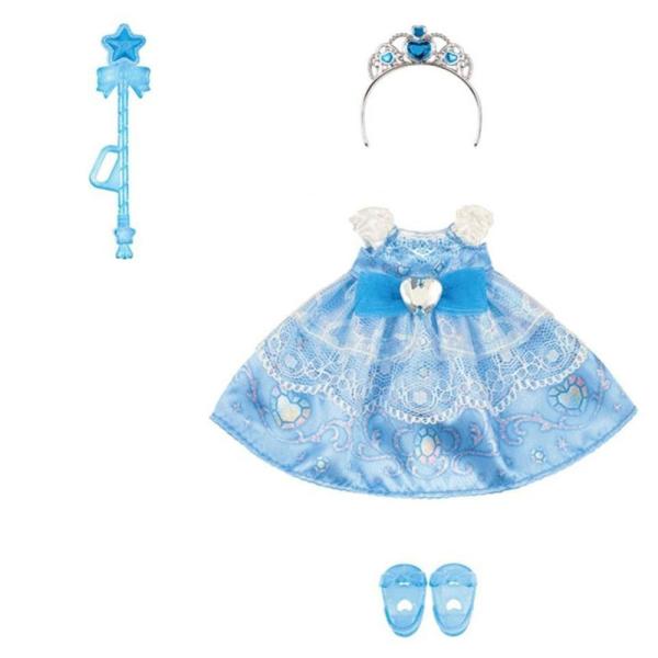 「みずいろプリンセスドレス」は、「ポケットメルちゃん」シリーズのドール用のきせかえセットです。みずいろとレースがとってもかわいいドレスです。ハートのティアラとステッキがついていて、おきがえするとプリンセスになれます♪主な材質：ポリエステル、...