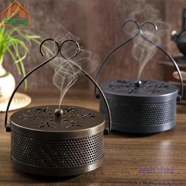 サイズ 約15cmｘ高さ8cmほかについて ＊ 花柄の形をした穴より風通しがよく、3点の足と蓋も付いていますので、安全性があります。＊ 屋外での草むしり作業や、ペット用の虫除けとして、いかがでしょうか -また、アウトドア（キャンプや山登り、...