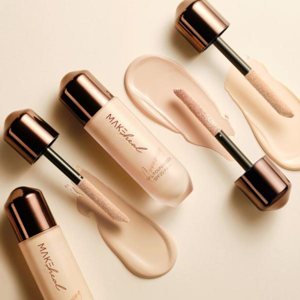 面で簡単ファンデーション、先端で細かい際まで綺麗にひと塗りで、肌の凹凸目立たず、毛穴、くすみカバー伸びも、肌馴染みも良くなめらか肌に！！マイクロパウダー微粒子配合で、24時間崩れずキープ。UV CUT(SPF20 PA++)■46mmのロン...