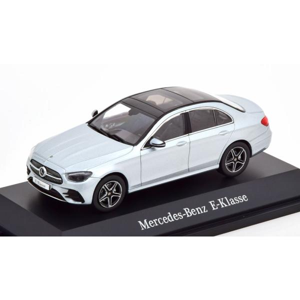 ダイキャスト製　現地ディーラー限定品こちらの商品は海外倉庫より取り寄せ後の発送となりますので、お届けまで1ヶ月前後いただきますことをご了承お願い致します。＜商品について＞ 小傷や多少のデカールのズレ、塗装ムラ、ドアミラー、スポイラー等の取付...