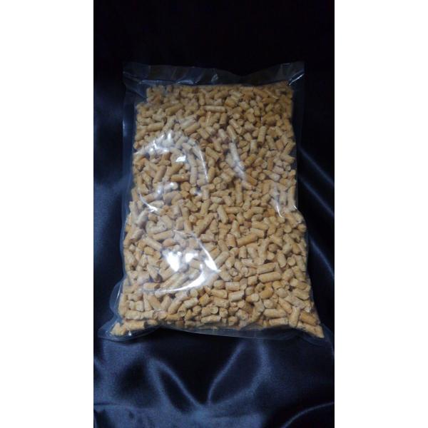 成虫管理用木ペレットマット原料：針葉樹内容量：１．５Ｌ圧縮されてペレット状に成型されておりますので、吸湿することにより、細かい木屑となります。その為、少量のペレットで、木屑に崩れた後は、２倍以上の量に膨らみますので、お得です。昆虫飼育用品を...