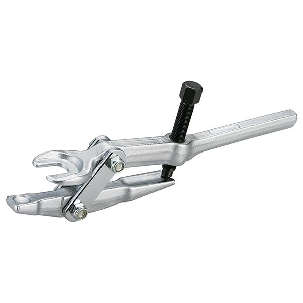 タイロットエンドもボールジョイントハンドアームで楽々作業！このハンドアーム付きボールジョイントプーラーはアジャストボルトを締め込む時にハンドアームを握って動かないように固定出来るのでトルクが掛けやすく確実な角度で取り外しが出来ます。またハン...