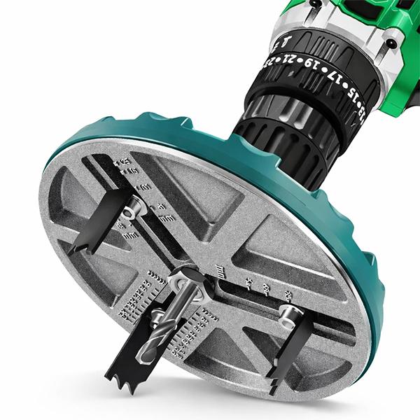 可変式で直径調整が可能なアジャスタブルホールソーカッターです。45mm〜130mmまで自由に開口径を設定でき、1本で幅広い穴あけ作業に対応します。中心部と外周のみを効率よく切削する構造のため、材料ロスが少なく、スピーディーに大径穴を加工可能...