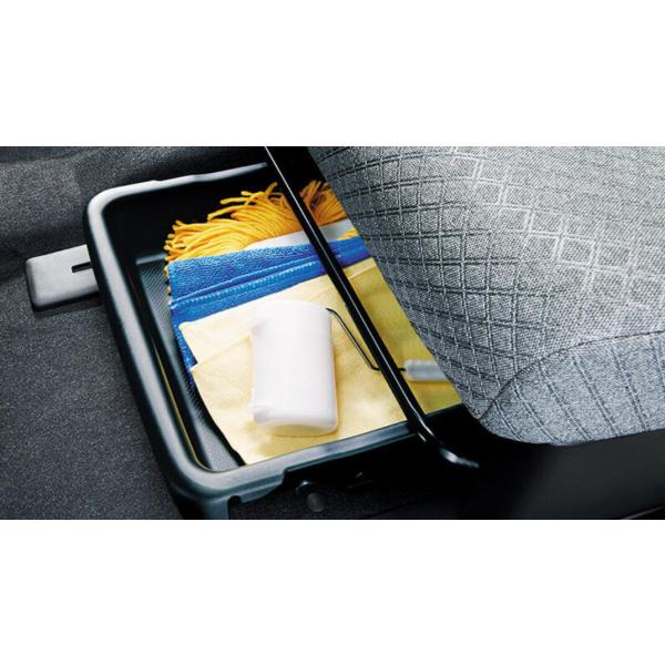 商品名：シフォン 純正アクセサリーシートアンダートレー(助手席用) ブランド名：スバル SUBARU  品番：08262F2013 商品説明：シート下の空間を収納に利用できる。サイズ：長さ320mm×幅260mm×深さ68mm。【適用車種（...