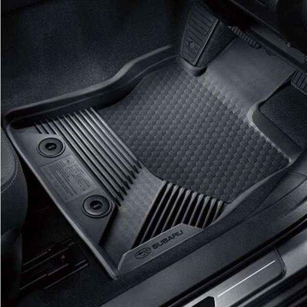 商品名：スバル クロストレック アクセサリートレーマット ブランド名：スバル SUBARU  品番：J5017FN100 商品説明：汚れを水で洗い流せる樹脂製のトレーマット。足を置く表面は、ヘキサゴン形状とエッジ処理により、高いグリップ力を...