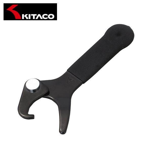 キタコ 674-0500881 アジャスタブルフックレンチリヤショックの調整、ステムのネジ、マフラーフランジ部等のネジの締め外し専用工具。低価格でもプロ用工具として愛用されています。フックレンチはサイズフリーのフレキシブルタイプ。ピンスパナ...
