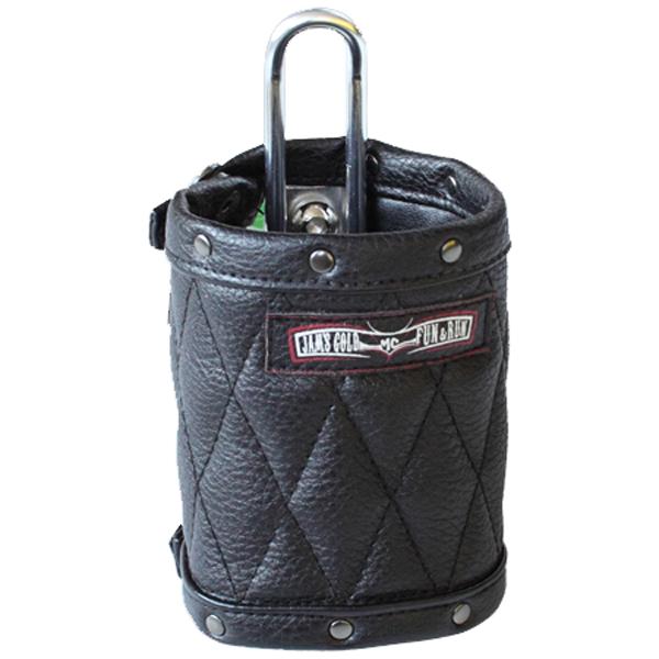 NUMBER：JGA-590BRAND：JAM'S GOLDCOLOR：BlackSIZE：W9×D12×H16cmFABRIC：本体アルミ　合皮カバー取り付け場所を選ばない１インチ対応の回転型マルチステーカバー付き・経年変化やご使用による...