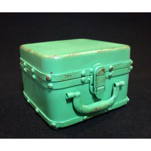 植物を植えたり（多肉植物、エアプランツもオススメ！）絵の具等散らかりやすいモノをおしゃれにキッチリ収納も出来るスグレモノ。