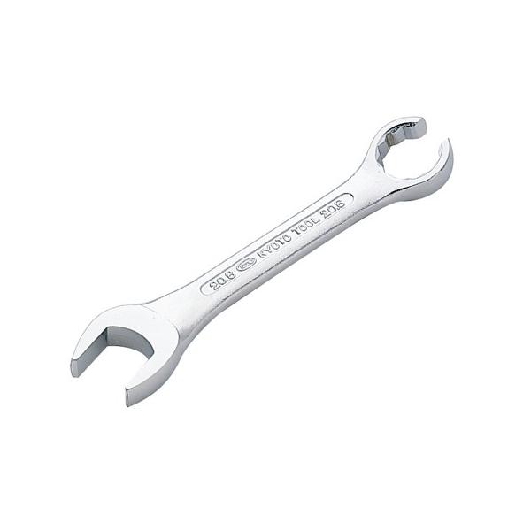 【特徴】水冷式2サイクルのスパークプラグ(20.8mm)交換作業に最適です。スパークプラグ上部が狭く、ソケットタイプのプラグレンチが使用できない車種に便利です。スパナは口径部が15度の角度付で、表・裏が使用でき30度の角度で回せます。めがね...