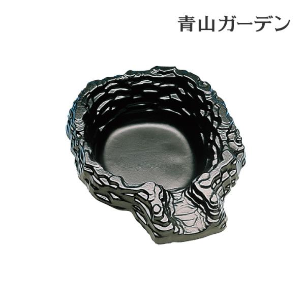 ■商品名：滝パネル (トップ)■コード：20337600お庭に穴を掘って埋め込むだけ。滝パネルと組み合わせてお使い頂くことでご自宅の庭で水の流れを手軽に楽しめます。樹脂成型なので腐食の心配が要りません。※一番上の水溜めとしてご使用下さい。コ...