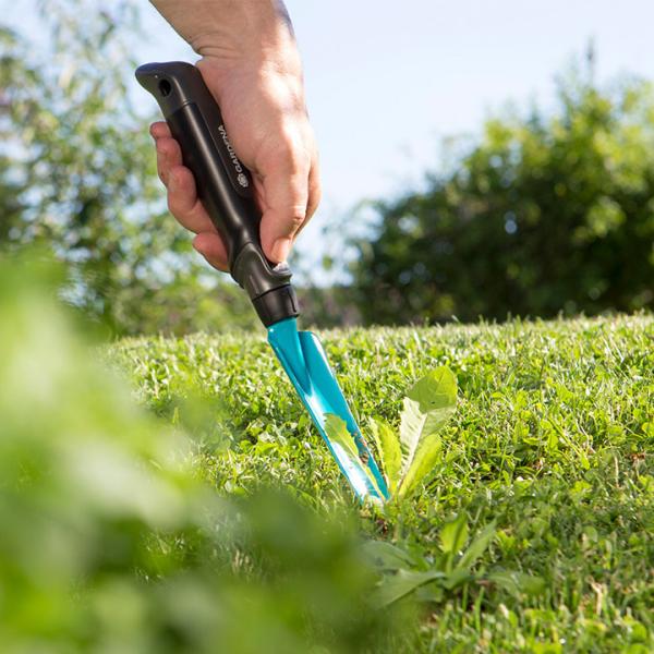■商品名：除草スコップ 14.5cm■コード：98624800自宅の芝生や花壇に不要な雑草の草取りに最適な除草スコップ。スコップ部はV型で、エッジが土の深部まで到達するため、直根でも効果的に除去。 【商品詳細】サイズ：約幅3.9cm×奥行4...