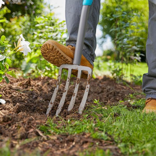 ■商品名：フォーク 4本爪 117cm ErgoLine■コード：98631600どんな姿勢でも握りやすい人間工学に基づきデザインされたD型4本爪フォーク。高品質なコーティングの施されたスチール製。【商品詳細】サイズ：約幅17cm×奥行8c...