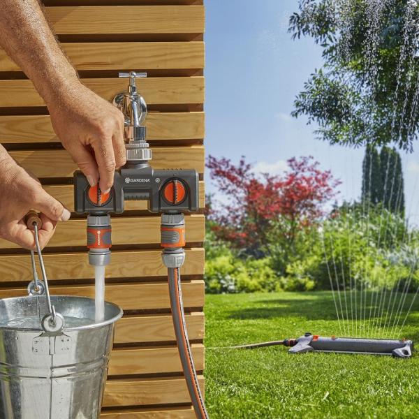 ■商品名：2分岐蛇口コネクター■コード：986613002つの器具を1つの蛇口に連結、ネジ式33.3 mm(G 1)のおよび26.5 mm(G 3/4)の蛇口に適合。GARDENAオリジナル散水システムは、ガーデニングを楽しむお客様から45...