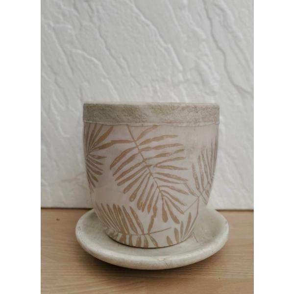 和洋どちらのお花にもあわせやすく、ナチュラルにもシックにもなるシノワズリ調の模様が魅力の花器。