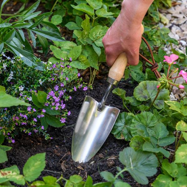 【商品名】 ハンドトロール -Stainless　Hand Trowel-【メーカー名】 Burgon&amp;Ball/バーゴン＆ボール【サイズ】 約30cm 幅約7cm【材質】 本体：ステンレス製 / 柄：木製（革紐付き）【生産国】 中...