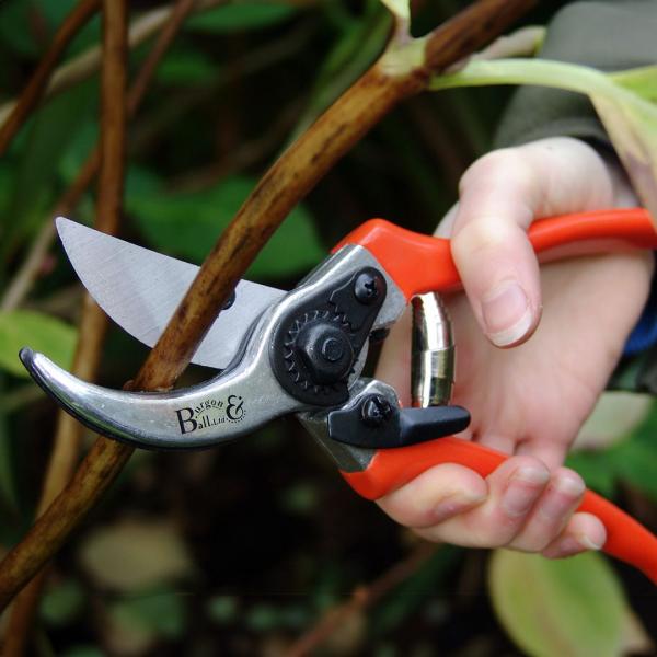 【商品名】 剪定ばさみ -Bypass Secateur-【メーカー名】 Burgon&amp;Ball/バーゴン＆ボール【サイズ】 全長21cm / グリップ部約11cm / 刃の長さ：約5cm　　刃先は約5cm開きます。　　グリップ（柄...