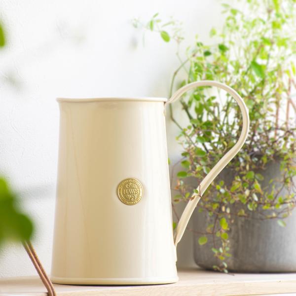 【商品名】The Haws Classic Jug【メーカー名】HAWS/ホーズ【カタログサイズ】ハンドル含む幅21×底直径14×高さ23cm（口径12×10cm）【重さ】0.5kg【素材】スチール【製造国】イギリス