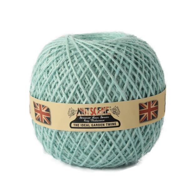 【商品名】 麻ひも　ジュートミディアムボール　約230g　ペール色【サイズ】 直径10cm×高さ10cm【長さ】 ミンク・ペールミント・ローズピンク：約215m　　　 　シュガーホワイト：約130m【重さ】 約230g【太さ】 ミンク・ペー...