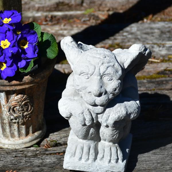 【商品名】アンティ・ガーゴイル【カタログサイズ】W13×D14×H21cm【重量】約2.8kg【材質】セメント【メーカー名】COVENT GARDEN（コベントガーデン）【生産国】中国※商品の個体差や、実物との色や表情の差異が生じる場合がご...
