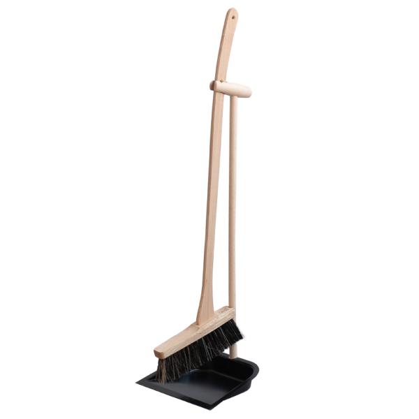 【商品名】DUSTPAN SET L【ブランド】 SMART/スマート【カタログサイズ】（組み立て時）W260×D250×H880mm（パッケージ）W260×D70×H900mm【材質】ブナ、スチール（ブラシ部）馬毛25%、ポリプロピレン7...