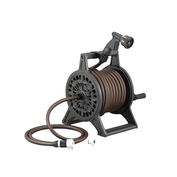 日本の「いいもの」をあなたに。 使ってわかる、耐久性と機能性。飾ってわかる、お庭や草花との調和。アルミ合金フレームを採用した、頑丈なホースリールです。製品型番： BR4-XT20BRO商品重量：7kg梱包サイズ：34×29×41cmホースサ...