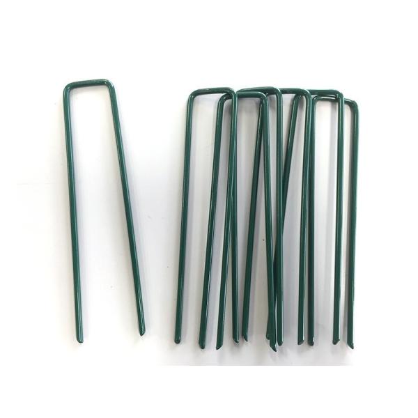 人工芝用押さえピン グリーングリーンで目立ちにくい！差し込みやすい剣先タイプです。土の上に施工する際にご利用ください。材質：スチールサイズ：約15cm