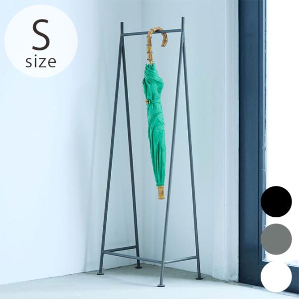 洋服や植物のハンギングもできるアイアン製の傘立て■備考:天然木×アイアンコンビのハンガーラック Sサイズ。傘掛けはもちろん、洋服やバッグ、植物のハンギングなど、多彩な用途に対応します。■商品サイズ:幅35×奥行き23×高さ98cm■カラー:...