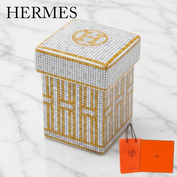 商品名：エルメス HERMES シュガーポット モザイク 24 ゴールド PM 026061P PETITE BOITE商品サイズ(約)：横7cm 縦7cm 高さ5cm仕様：シュガーポット素材：ポーセリンカラー＆品番：ゴールド PM 026...